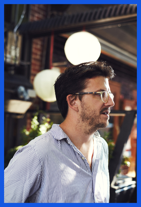 What frames is Peter Meehan wearing here? : r/glasses